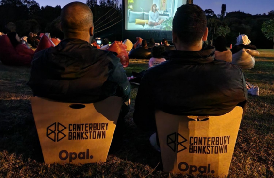 Pop-up cardboard box seats the stars of the outdoor cinemas | Opal.
